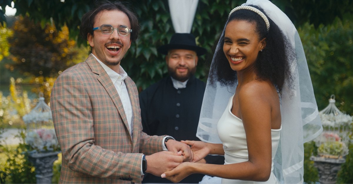 Richard Csino prichádza so svojou novinkou „Dievča stoj“, na ktorú ...